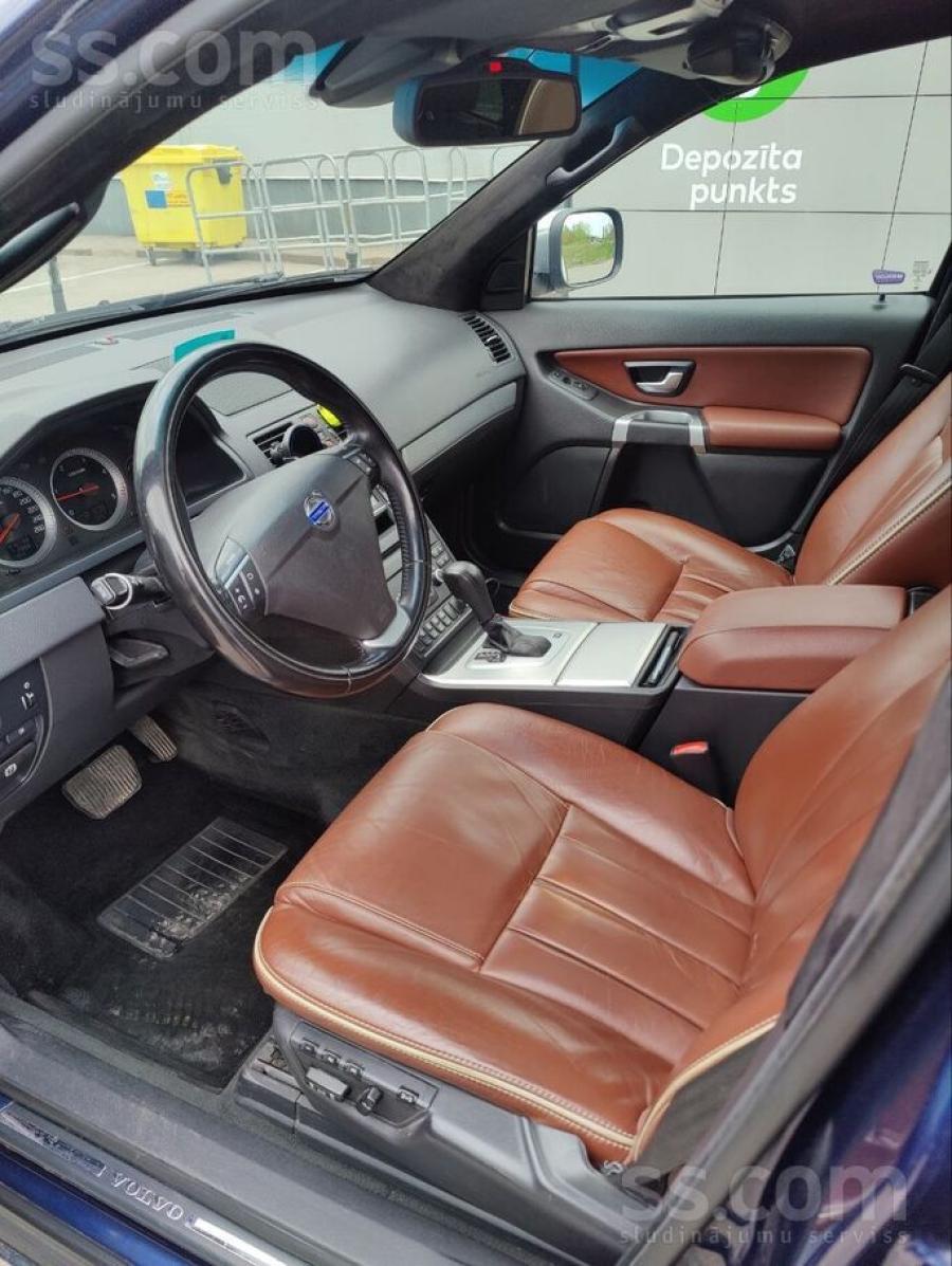 Blue Volvo XC90 2013 in Riga, with an engine capacity of 2.40 L and mileage of 416 thousand km for 10000 €, photo 15 on AUTOMOTO.COM.LV