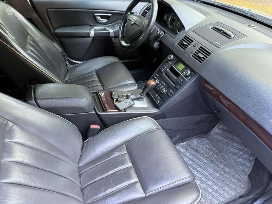 Blue Volvo XC90 2013 in Siauliai, with an engine capacity of 3.19 L and mileage of 245 thousand km for 6250 €, photo 8 on AUTOMOTO.COM.LV