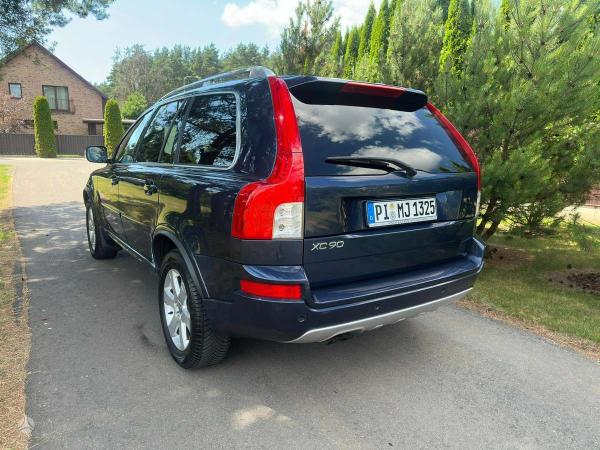 Blue Volvo XC90 2013 in Vilnius, with an engine capacity of 2.40 L and mileage of 242 thousand km for 12300 €, photo 4 on AUTOMOTO.COM.LV