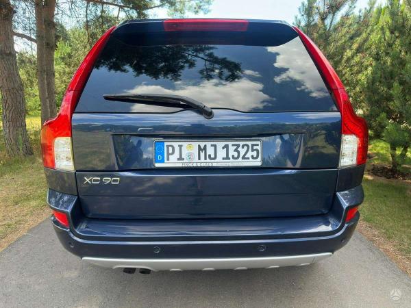 Blue Volvo XC90 2013 in Vilnius, with an engine capacity of 2.40 L and mileage of 242 thousand km for 12300 €, photo 7 on AUTOMOTO.COM.LV