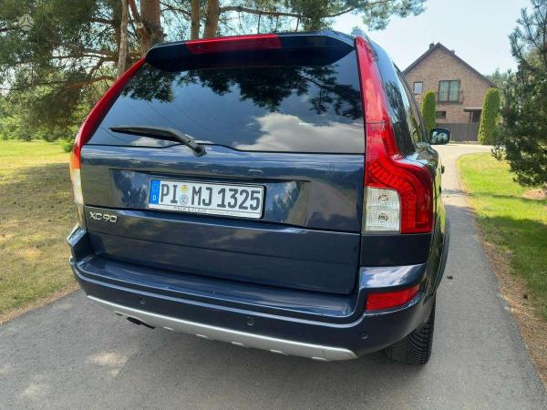 Blue Volvo XC90 2013 in Vilnius, with an engine capacity of 2.40 L and mileage of 242 thousand km for 12300 €, photo 8 on AUTOMOTO.COM.LV