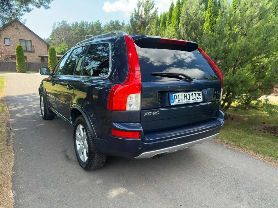 Blue Volvo XC90 2013 in Vilnius, with an engine capacity of 2.40 L and mileage of 242 thousand km for 12100 €, photo 5 on AUTOMOTO.COM.LV