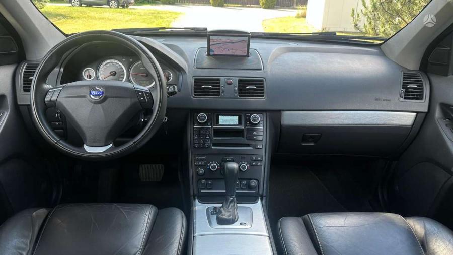 Blue Volvo XC90 2013 in Vilnius, with an engine capacity of 2.40 L and mileage of 242 thousand km for 12100 €, photo 17 on AUTOMOTO.COM.LV