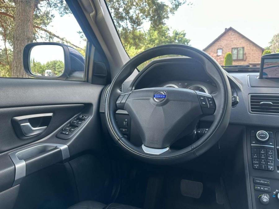 Blue Volvo XC90 2013 in Vilnius, with an engine capacity of 2.40 L and mileage of 242 thousand km for 12100 €, photo 18 on AUTOMOTO.COM.LV