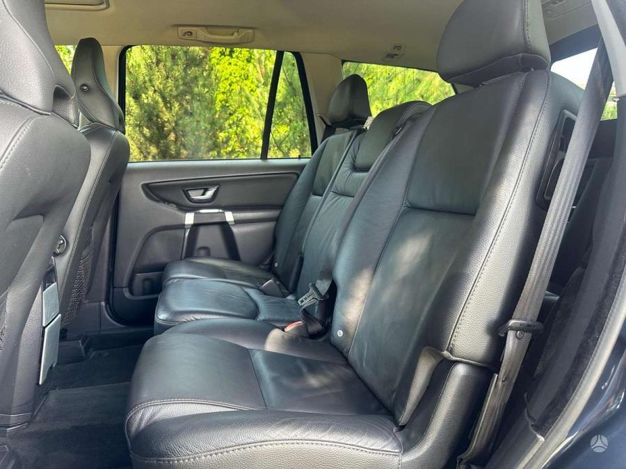 Blue Volvo XC90 2013 in Vilnius, with an engine capacity of 2.40 L and mileage of 242 thousand km for 12100 €, photo 28 on AUTOMOTO.COM.LV