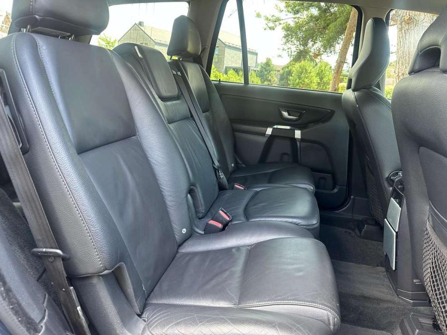 Blue Volvo XC90 2013 in Vilnius, with an engine capacity of 2.40 L and mileage of 242 thousand km for 12100 €, photo 29 on AUTOMOTO.COM.LV