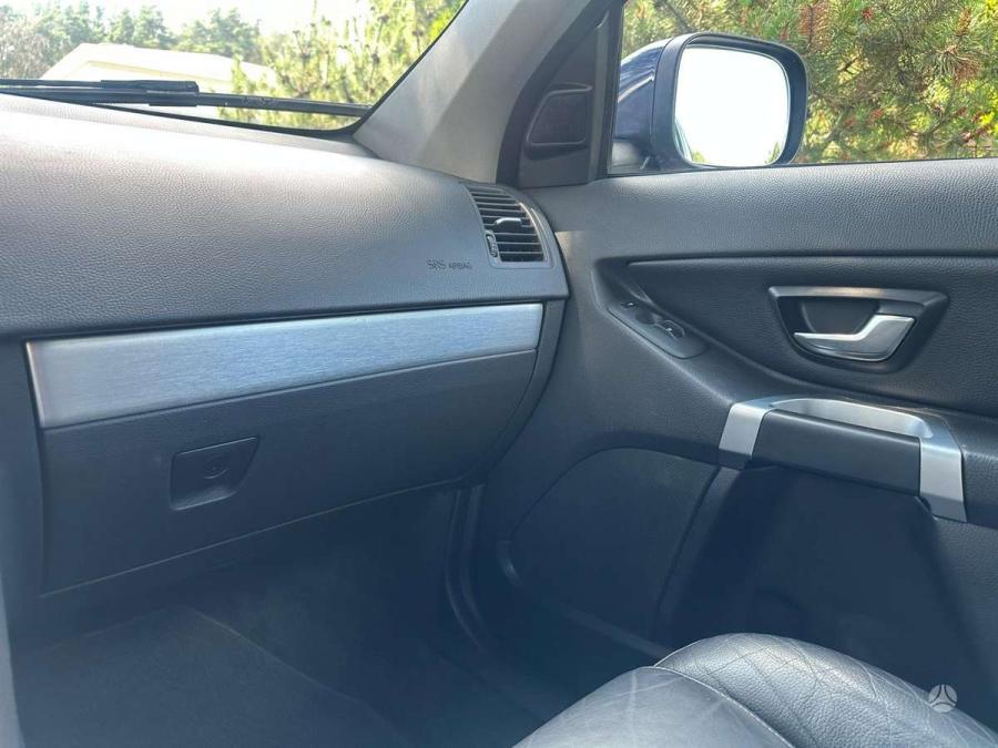 Blue Volvo XC90 2013 in Vilnius, with an engine capacity of 2.40 L and mileage of 242 thousand km for 12100 €, photo 32 on AUTOMOTO.COM.LV