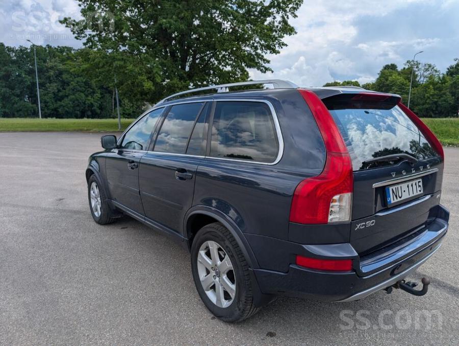 Blue Volvo XC90 2013 in Jekabpils, with an engine capacity of 2.40 L and mileage of 273 thousand km for 11000 €, photo 6 on AUTOMOTO.COM.LV