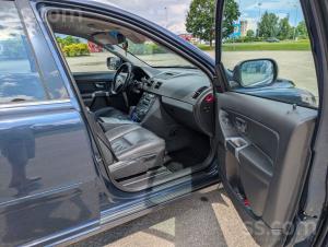 Blue Volvo XC90 2013 in Jekabpils, with an engine capacity of 2.40 L and mileage of 273 thousand km for 11000 €, photo 8 on AUTOMOTO.COM.LV
