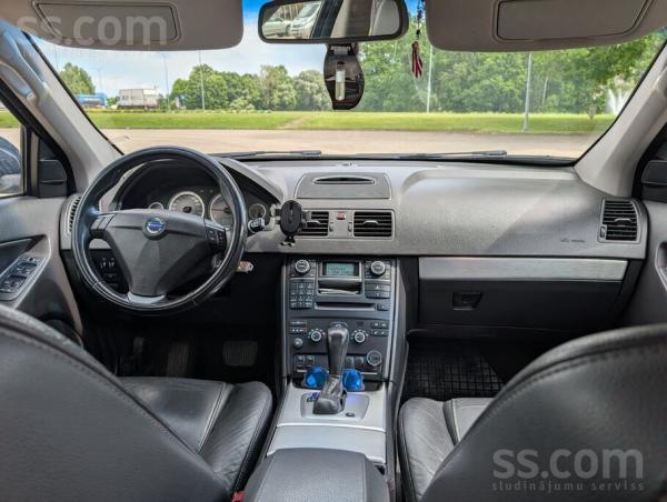 Blue Volvo XC90 2013 in Jekabpils, with an engine capacity of 2.40 L and mileage of 273 thousand km for 11000 €, photo 10 on AUTOMOTO.COM.LV