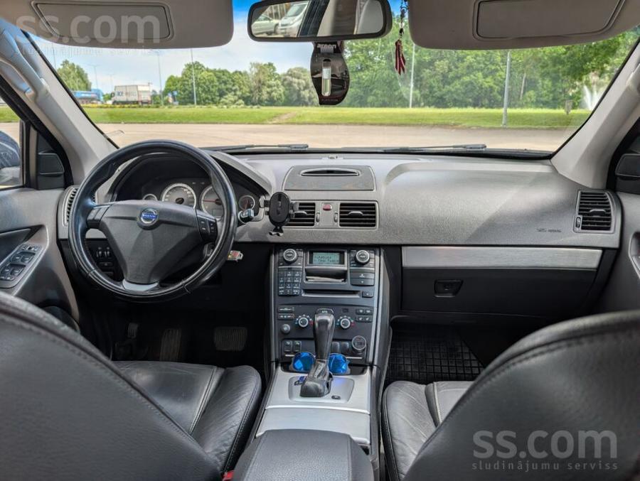 Blue Volvo XC90 2013 in Jekabpils, with an engine capacity of 2.40 L and mileage of 273 thousand km for 11000 €, photo 11 on AUTOMOTO.COM.LV