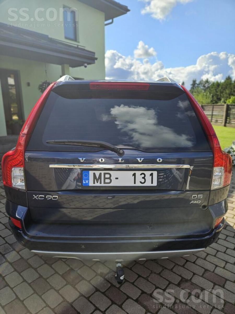 Blue Volvo XC90 2013 in Riga, with an engine capacity of 2.40 L and mileage of 184 thousand km for 9500 €, photo 7 on AUTOMOTO.COM.LV