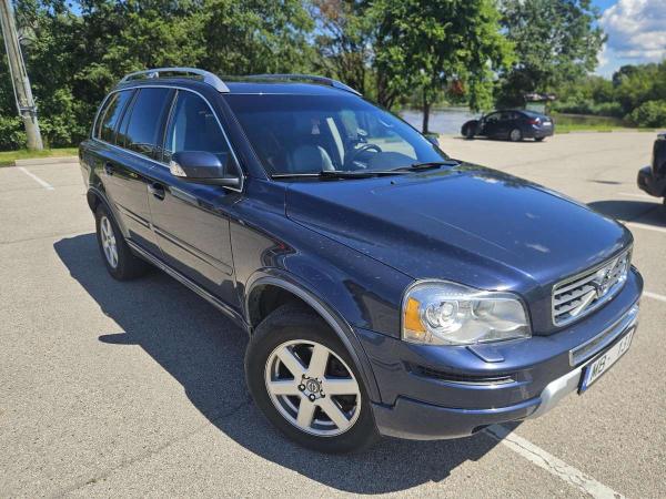 Blue Volvo XC90 2013 in Riga, with an engine capacity of 2.40 L and mileage of 184 thousand km for 9500 €, photo 2 on AUTOMOTO.COM.LV