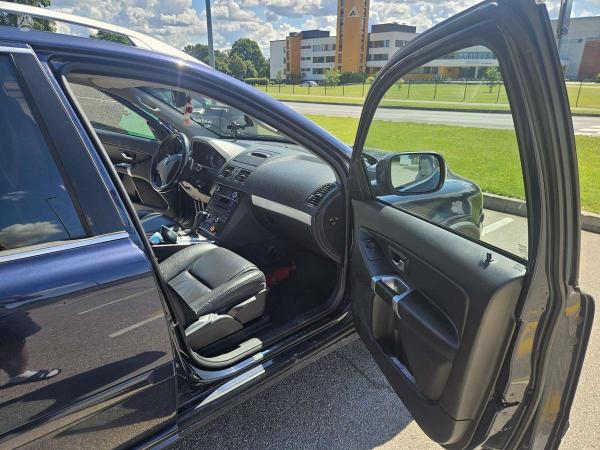 Blue Volvo XC90 2013 in Riga, with an engine capacity of 2.40 L and mileage of 184 thousand km for 9500 €, photo 3 on AUTOMOTO.COM.LV