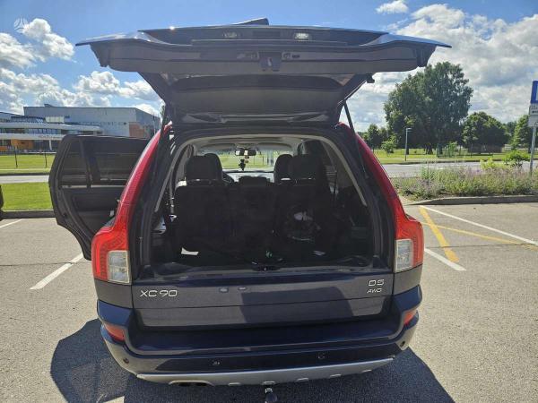 Blue Volvo XC90 2013 in Riga, with an engine capacity of 2.40 L and mileage of 184 thousand km for 9500 €, photo 5 on AUTOMOTO.COM.LV