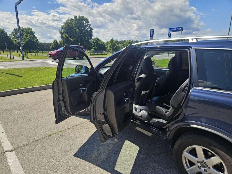 Zils Volvo XC90 2013 Rīga, ar dzinēja tilpumu 2.40 L un nobraukumu 184 tūkst. km par 9500 €, foto 7 vietnē AUTOMOTO.COM.LV