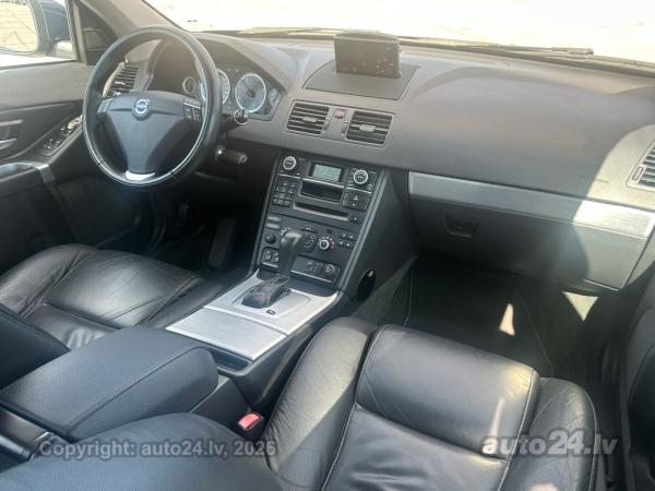 Blue Volvo XC90 2013 in Tartu, with an engine capacity of 2.40 L and mileage of 335 thousand km for 11950 €, photo 3 on AUTOMOTO.COM.LV