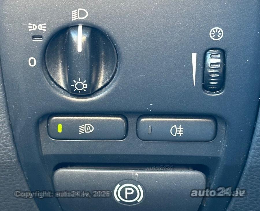 Zils Volvo XC90 2013 Tartu, ar dzinēja tilpumu 2.40 L un nobraukumu 335 tūkst. km par 11950 €, foto 6 vietnē AUTOMOTO.COM.LV