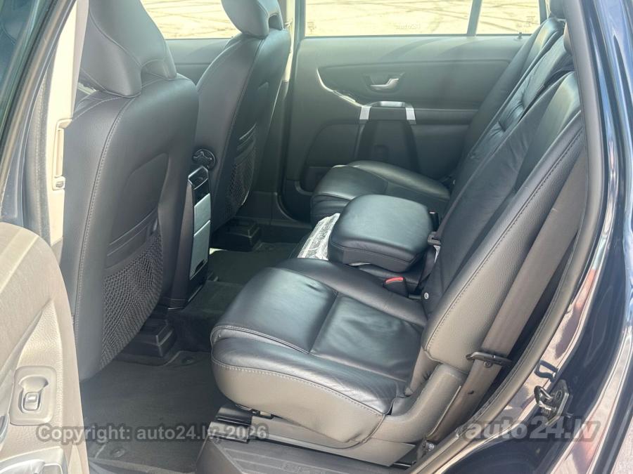 Zils Volvo XC90 2013 Tartu, ar dzinēja tilpumu 2.40 L un nobraukumu 335 tūkst. km par 11950 €, foto 14 vietnē AUTOMOTO.COM.LV
