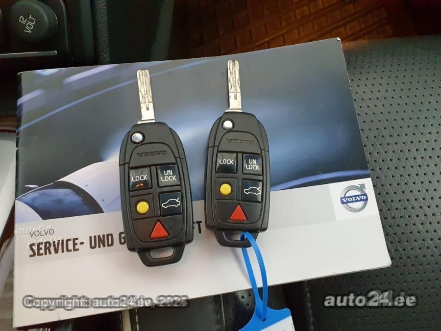 Zils Volvo XC90 2013 Tartu, ar dzinēja tilpumu 2.40 L un nobraukumu 335 tūkst. km par 11950 €, foto 16 vietnē AUTOMOTO.COM.LV