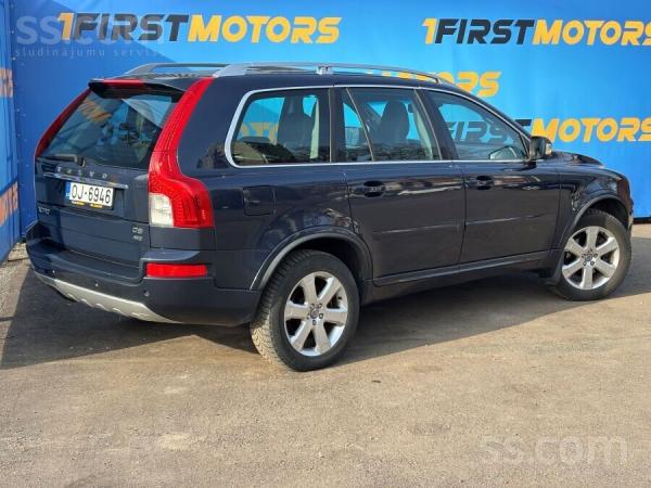 Blue Volvo XC90 2014 in Riga, with an engine capacity of 2.40 L and mileage of 256 thousand km for 11950 €, photo 4 on AUTOMOTO.COM.LV