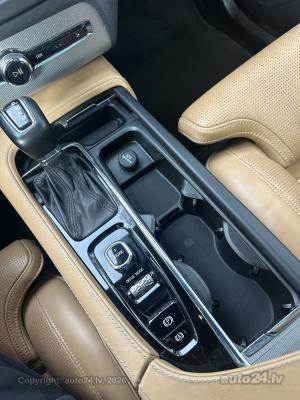 Zils Volvo XC90 2015 Tallina, ar dzinēja tilpumu 2.00 L un nobraukumu 243 tūkst. km par 15900 €, foto 18 vietnē AUTOMOTO.COM.LV