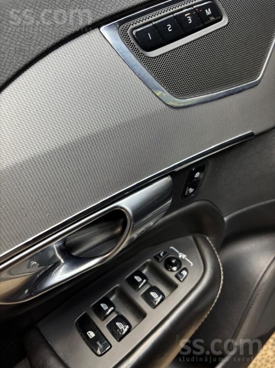Zils Volvo XC90 2015 Rīga, ar dzinēja tilpumu 2.00 L un nobraukumu 228 tūkst. km par 18990 €, foto 12 vietnē AUTOMOTO.COM.LV