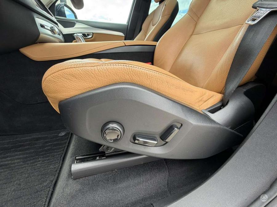 Zils Volvo XC90 2015 Viļņa, ar dzinēja tilpumu 1.97 L un nobraukumu 268 tūkst. km par 20980 €, foto 10 vietnē AUTOMOTO.COM.LV