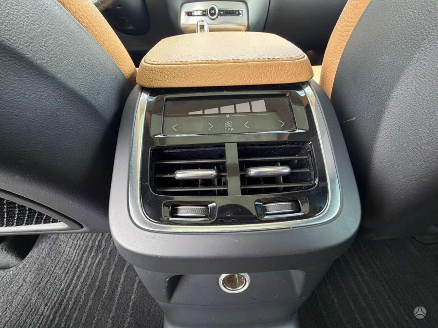 Zils Volvo XC90 2015 Viļņa, ar dzinēja tilpumu 1.97 L un nobraukumu 268 tūkst. km par 20980 €, foto 18 vietnē AUTOMOTO.COM.LV
