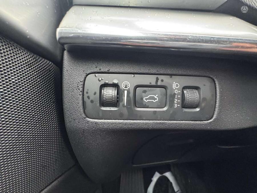 Zils Volvo XC90 2015 Tauragė, ar dzinēja tilpumu 1.97 L un nobraukumu 320 tūkst. km par 13900 €, foto 18 vietnē AUTOMOTO.COM.LV