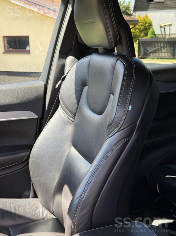 Blue Volvo XC90 2015 in Tukums, with an engine capacity of 2.00 L and mileage of 194 thousand km for 18900 €, photo 8 on AUTOMOTO.COM.LV
