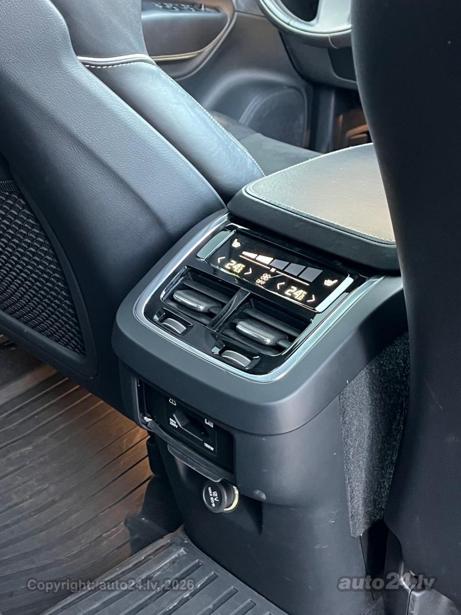 Zils Volvo XC90 2015 Tallina, ar dzinēja tilpumu 2.00 L un nobraukumu 170 tūkst. km par 24900 €, foto 20 vietnē AUTOMOTO.COM.LV