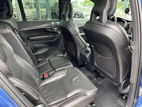 Blue Volvo XC90 2016 in Siauliai, with an engine capacity of 1.97 L and mileage of 268 thousand km for 21900 €, photo 6 on AUTOMOTO.COM.LV