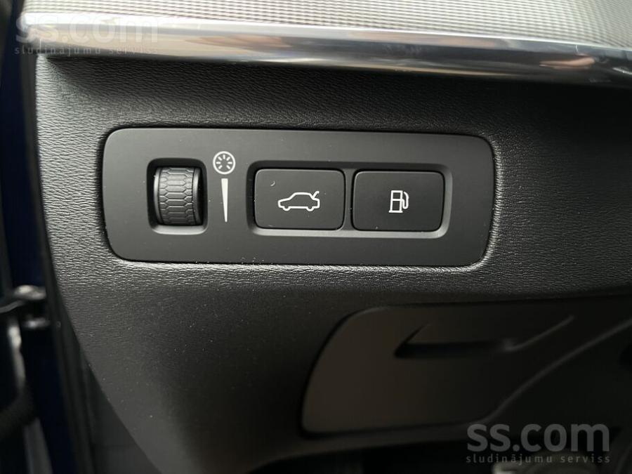 Blue Volvo XC90 2016 in Riga, with an engine capacity of 2.00 L and mileage of 258 thousand km for 23500 €, photo 19 on AUTOMOTO.COM.LV