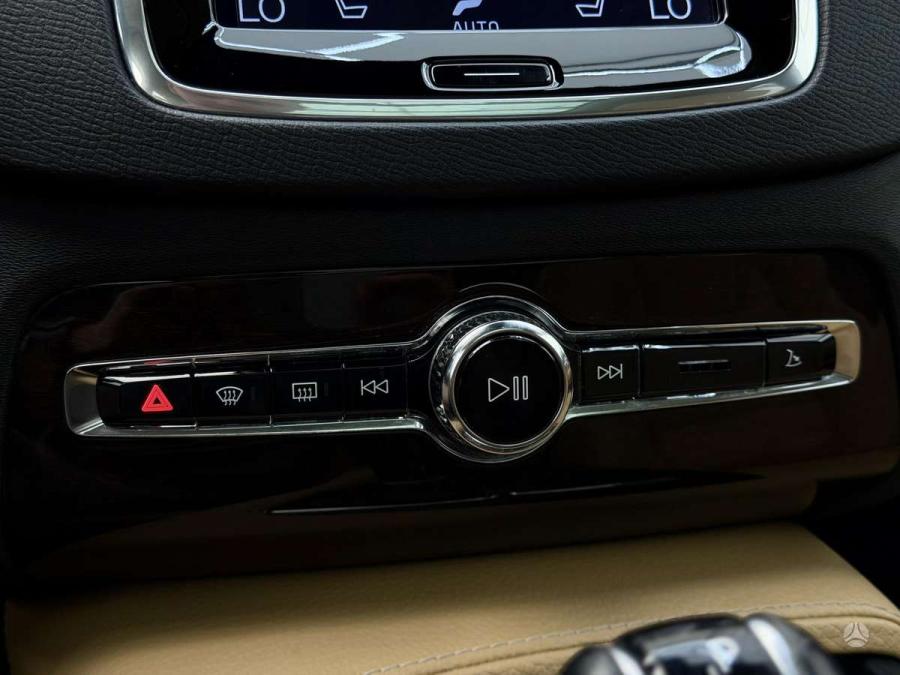 Zils Volvo XC90 2016 Viļņa, ar dzinēja tilpumu 1.97 L un nobraukumu 89 tūkst. km par 19999 €, foto 57 vietnē AUTOMOTO.COM.LV