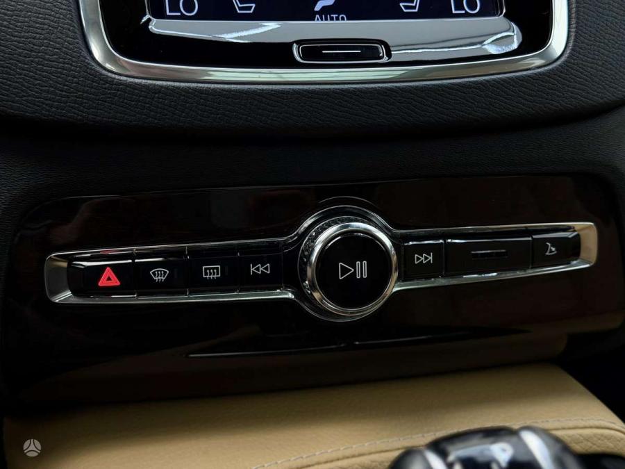Zils Volvo XC90 2016 Viļņa, ar dzinēja tilpumu 1.97 L un nobraukumu 89 tūkst. km par 19950 €, foto 30 vietnē AUTOMOTO.COM.LV
