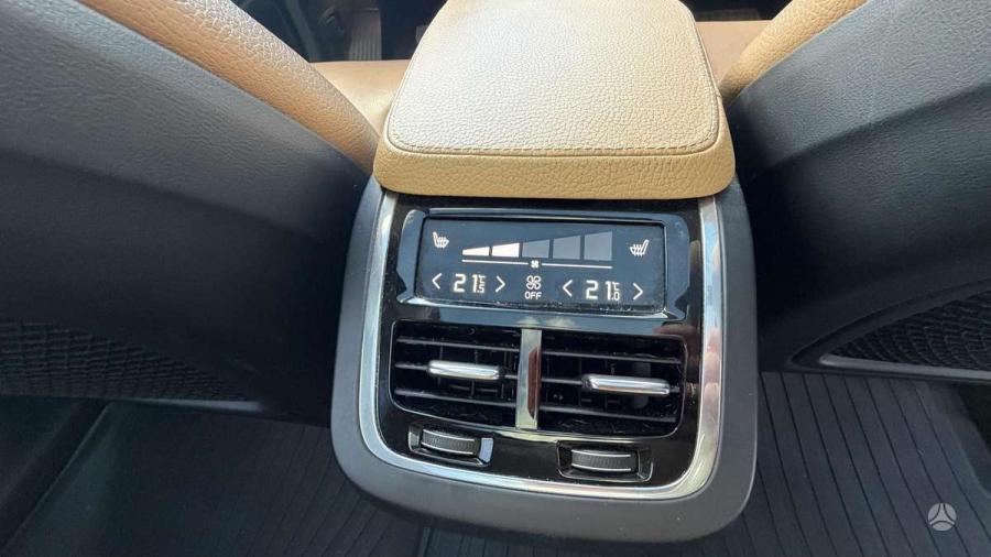 Blue Volvo XC90 2016 in Siauliai, with an engine capacity of 1.97 L and mileage of 241 thousand km for 13850 €, photo 19 on AUTOMOTO.COM.LV