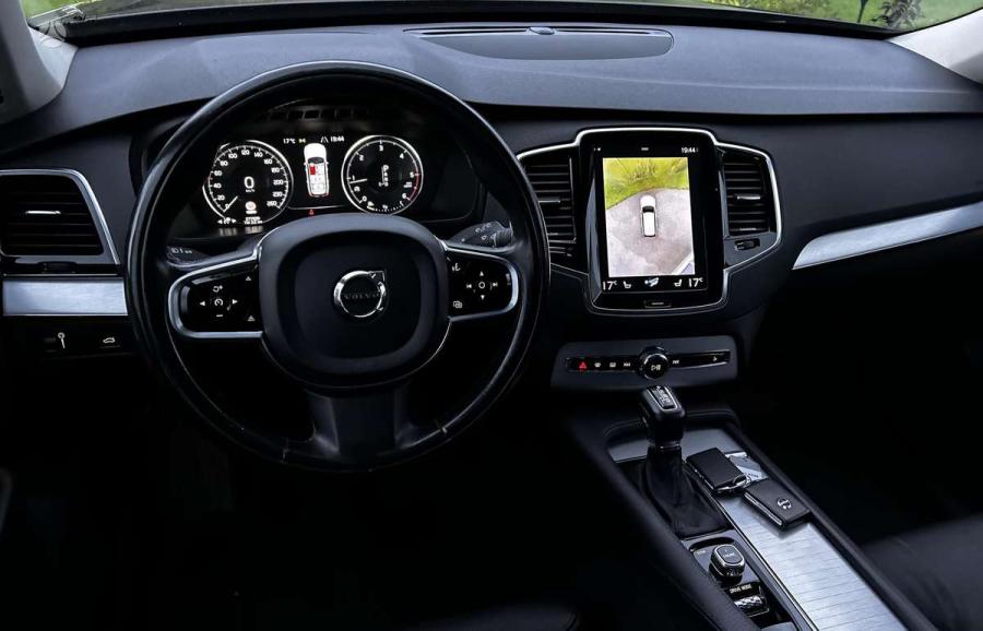 Blue Volvo XC90 2016 in Utena, with an engine capacity of 1.97 L and mileage of 277 thousand km for 16750 €, photo 25 on AUTOMOTO.COM.LV
