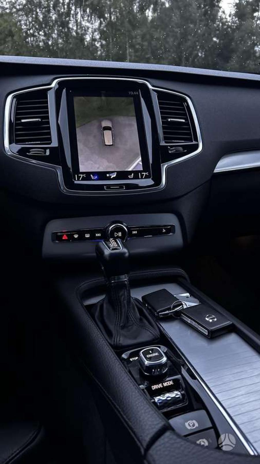Blue Volvo XC90 2016 in Utena, with an engine capacity of 1.97 L and mileage of 277 thousand km for 16750 €, photo 26 on AUTOMOTO.COM.LV