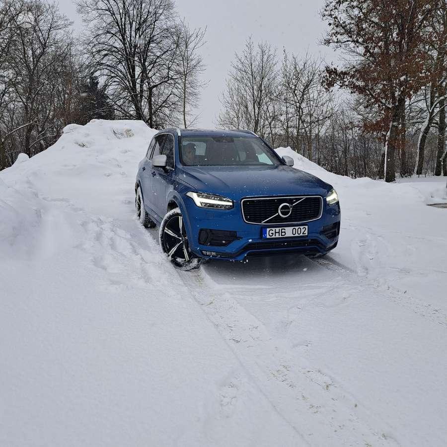 Синий Вольво ХС90 2017 в Плунге, объемом двигателя 1.97 л и пробегом 225 тыс. км за 18900 €, фото 4 на AUTOMOTO.COM.LV