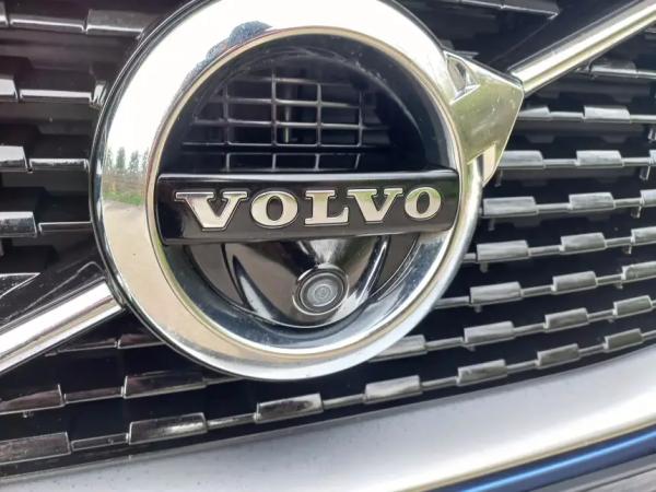 Blue Volvo XC90 2017 in Riga, with an engine capacity of 2.00 L and mileage of 190 thousand km for 28000 €, photo 5 on AUTOMOTO.COM.LV