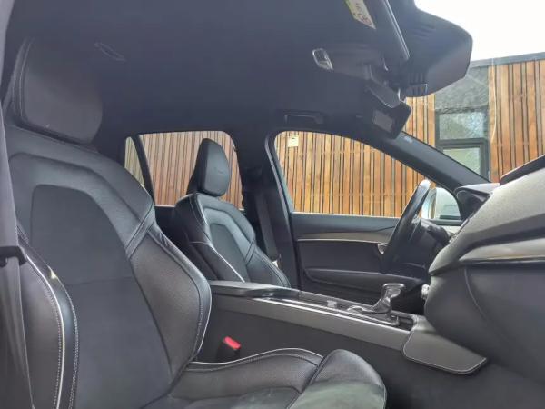 Blue Volvo XC90 2017 in Riga, with an engine capacity of 2.00 L and mileage of 190 thousand km for 28000 €, photo 9 on AUTOMOTO.COM.LV