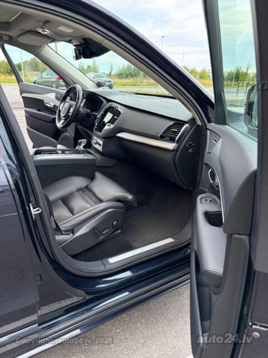 Blue Volvo XC90 2017 in Tallinn, with an engine capacity of 2.00 L and mileage of 255 thousand km for 24300 €, photo 13 on AUTOMOTO.COM.LV