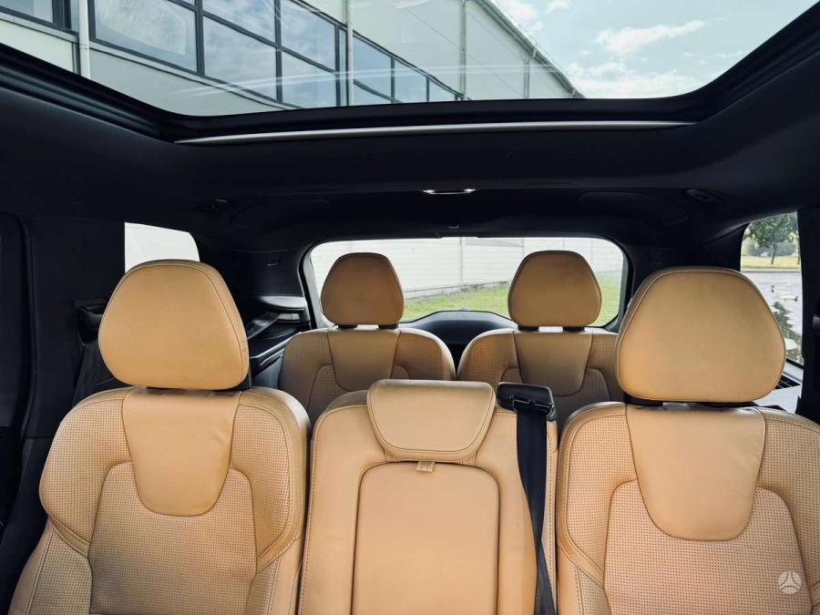Blue Volvo XC90 2017 in Kaunas, with an engine capacity of 2.00 L and mileage of 213 thousand km for 22300 €, photo 16 on AUTOMOTO.COM.LV