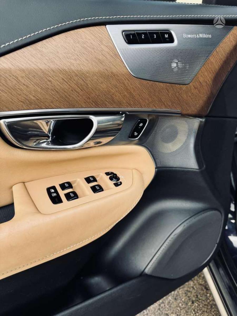 Blue Volvo XC90 2017 in Kaunas, with an engine capacity of 2.00 L and mileage of 213 thousand km for 22300 €, photo 19 on AUTOMOTO.COM.LV