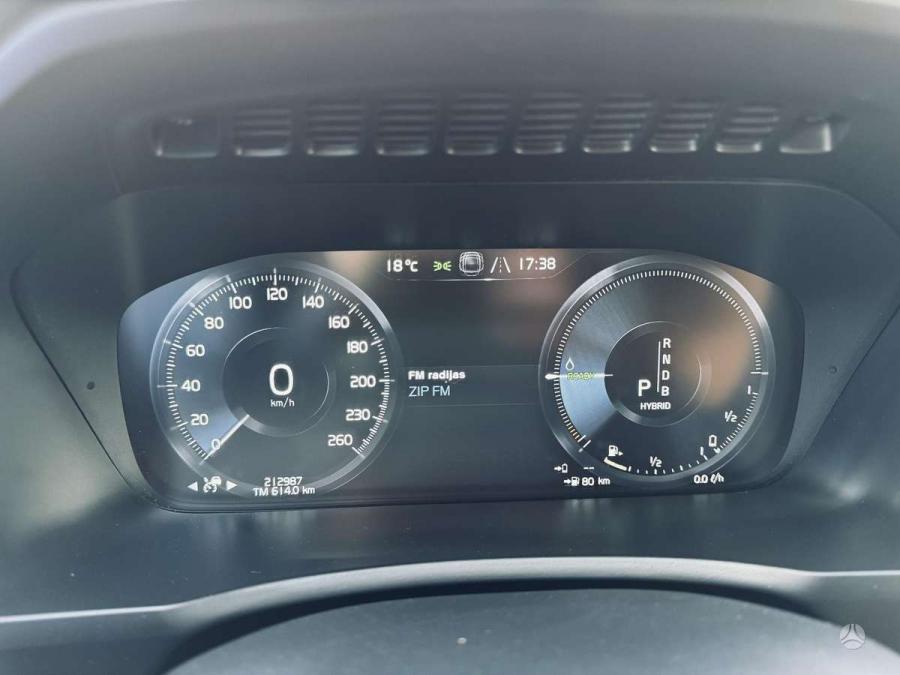 Blue Volvo XC90 2017 in Kaunas, with an engine capacity of 2.00 L and mileage of 213 thousand km for 22300 €, photo 21 on AUTOMOTO.COM.LV
