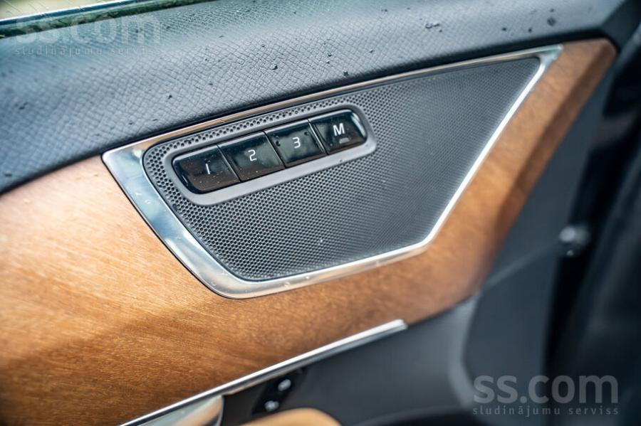 Blue Volvo XC90 2017 in Riga, with an engine capacity of 2.00 L and mileage of 249 thousand km for 21500 €, photo 9 on AUTOMOTO.COM.LV