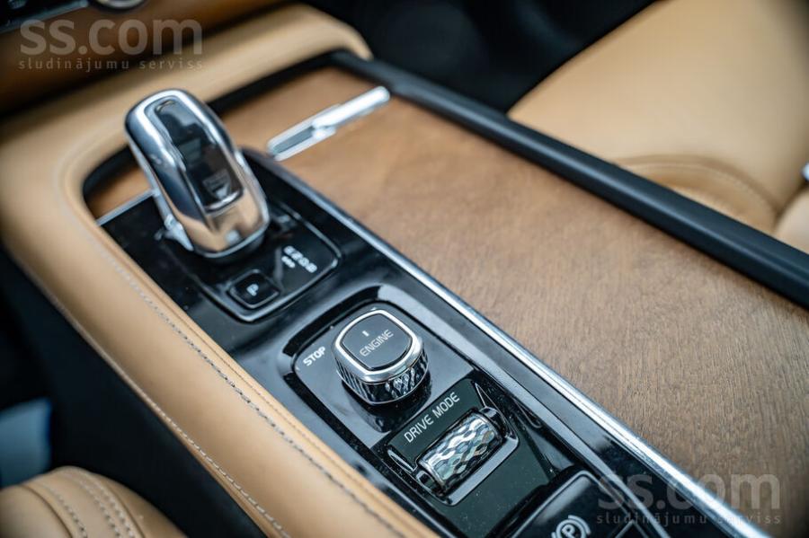 Blue Volvo XC90 2017 in Riga, with an engine capacity of 2.00 L and mileage of 249 thousand km for 21500 €, photo 12 on AUTOMOTO.COM.LV
