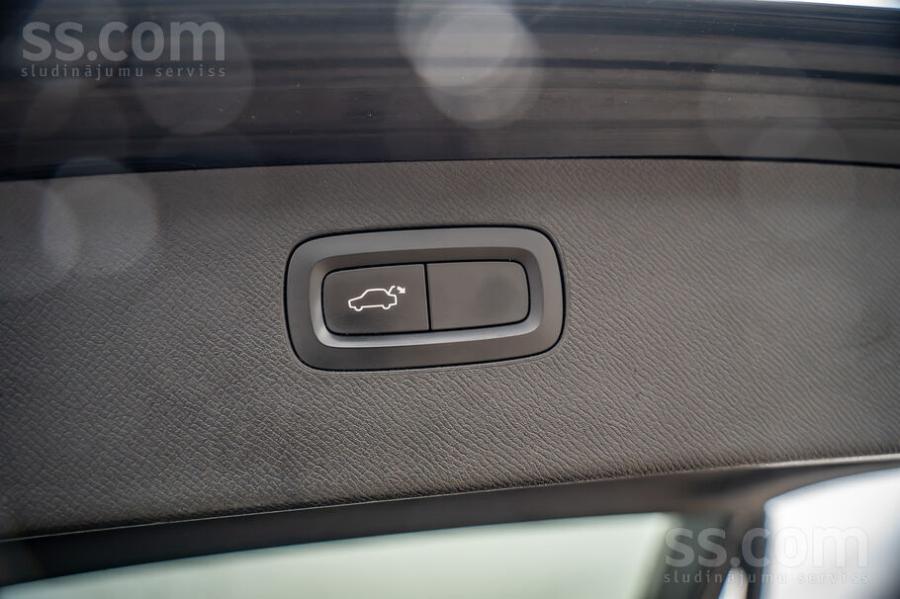 Blue Volvo XC90 2017 in Riga, with an engine capacity of 2.00 L and mileage of 249 thousand km for 21500 €, photo 23 on AUTOMOTO.COM.LV