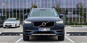 Blue Volvo XC90 2018 in Vilnius, with an engine capacity of 2.00 L and mileage of 354 thousand km for 15900 €, photo 3 on AUTOMOTO.COM.LV